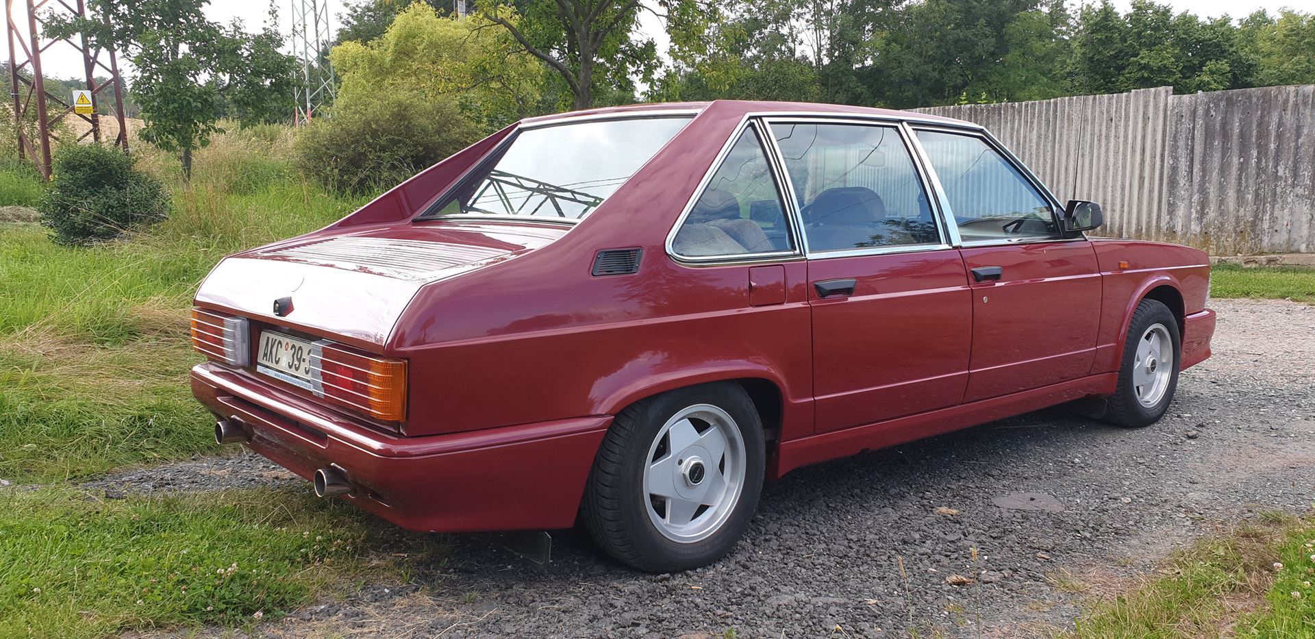 Tatra 613/4 Mi motor 4,4i